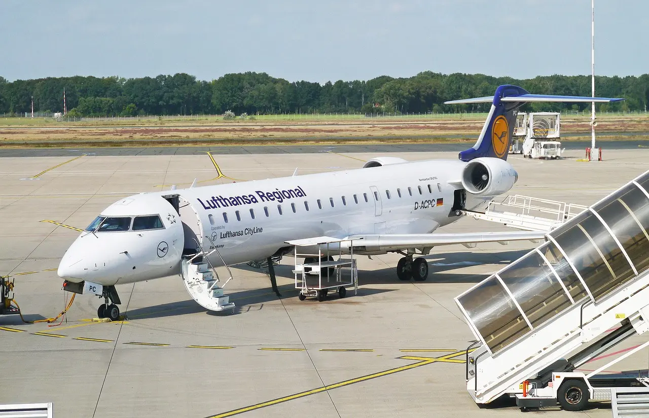 Bombardier CRJ 900 | KÜRE Encyclopedia